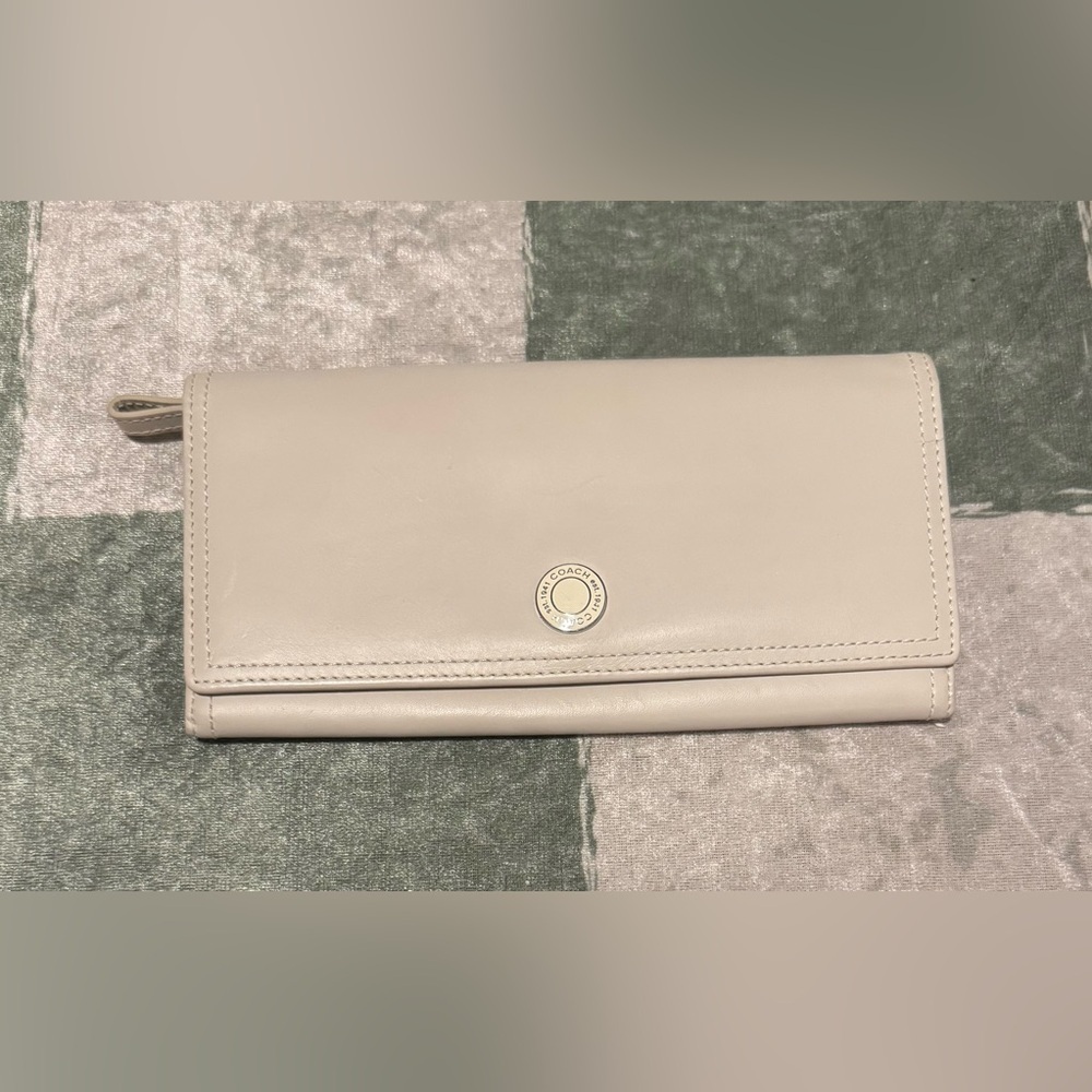 New Vintage Coach Est. 1941 Logo Cream Leather Slim E… - Gem